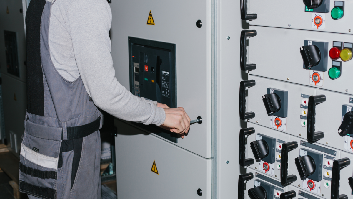 Why You Should Get a UPS Trailer Mounted Rental in Kansas City - Air ...